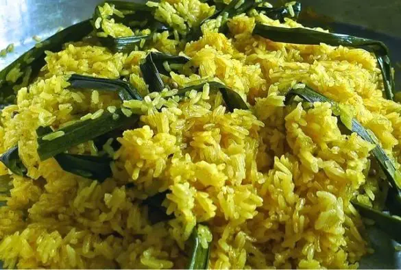 Nasi Kunyit (Yellow Turmeric Glutinous Rice) - Huang Kitchen