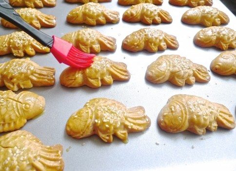 Chicken Floss Fish Doll Mooncakes Recipe 鸡丝鱼儿公仔月饼