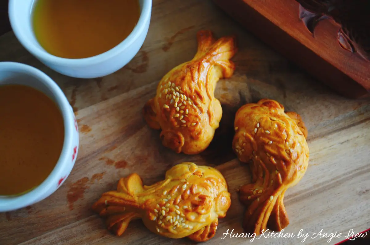 Chicken Floss Fish Doll Mooncakes Recipe 鸡丝鱼儿公仔月饼