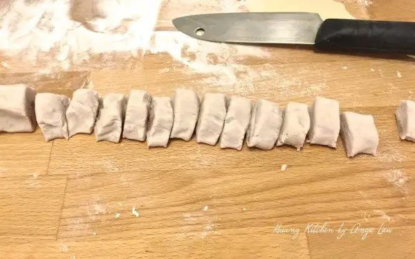 Festive Yam Abacus Seeds Recipe (算盘子) | Huang Kitchen