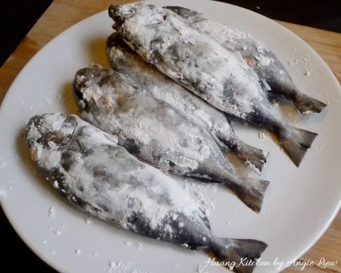 Crispy Chili Onion Fish Recipe | Huang Kitchen by Angie Liew