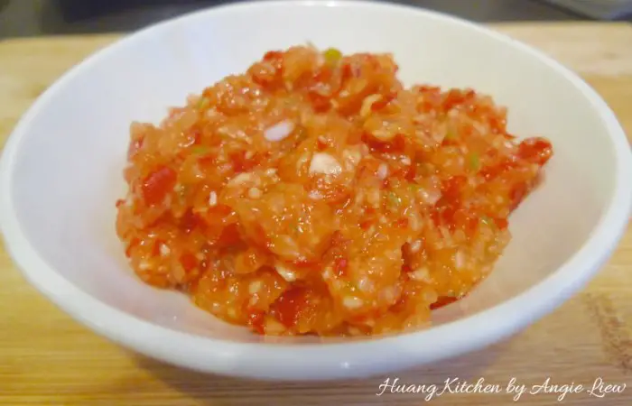Crispy Chili Onion Fish Recipe | Huang Kitchen by Angie Liew