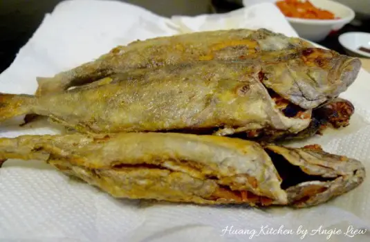 Crispy Chili Onion Fish Recipe | Huang Kitchen by Angie Liew