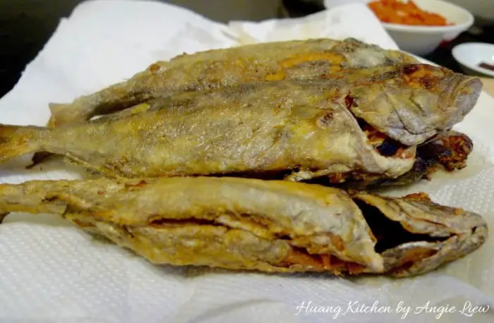 Crispy Chili Onion Fish Recipe | Huang Kitchen by Angie Liew