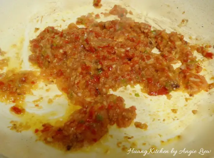 Crispy Chili Onion Fish Recipe | Huang Kitchen by Angie Liew