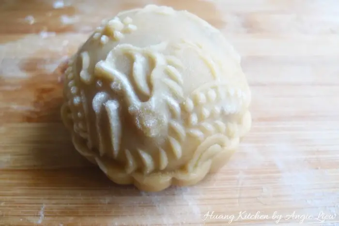 Traditional Baked Mooncakes Recipe 传统烘月饼 | Huang Kitchen