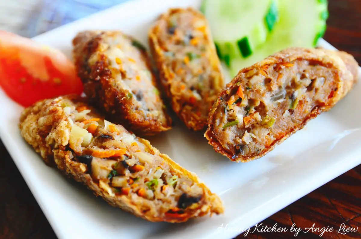 Chinese Meat Rolls Recipe (Ngo Hiang/Loh Bak) 五香肉卷 | Huang Kitchen