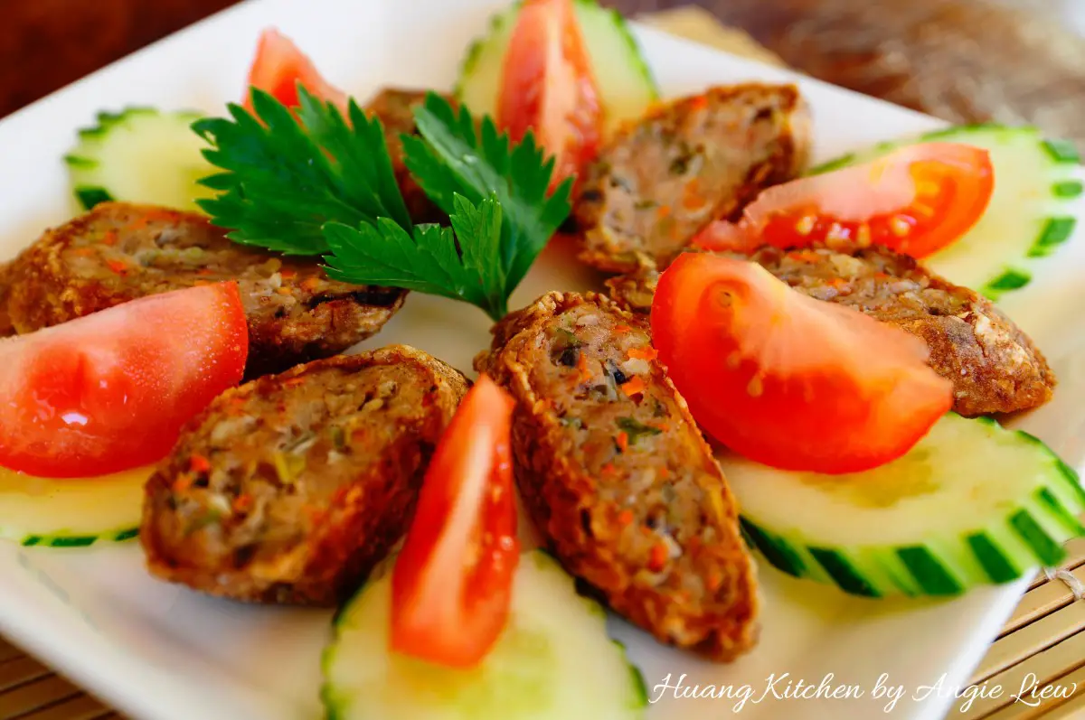Chinese Meat Rolls Recipe (Ngo Hiang/Loh Bak) 五香肉卷 | Huang Kitchen