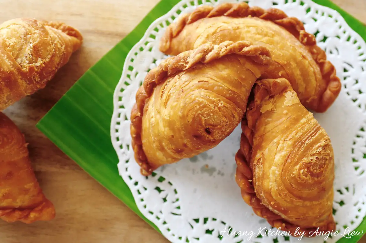Spiral Curry Puffs (Karipap Pusing 螺旋咖喱角) - Huang Kitchen