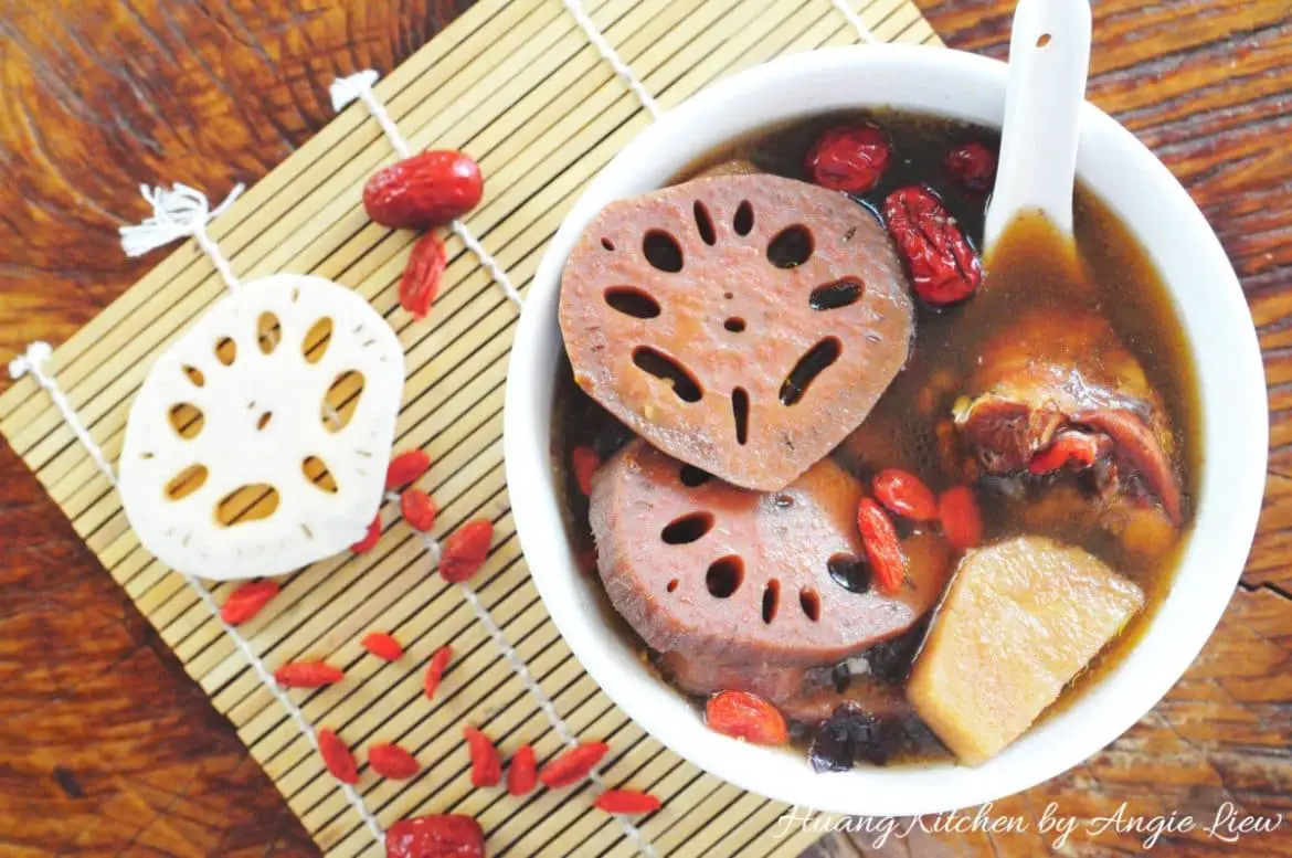 Chinese White Radish Soup 白萝卜汤 - Huang Kitchen