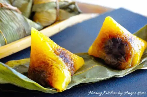 Red Bean Alkaline Water Dumplings Recipe / Kee Chang 红豆碱水粽 | Huang Kitchen