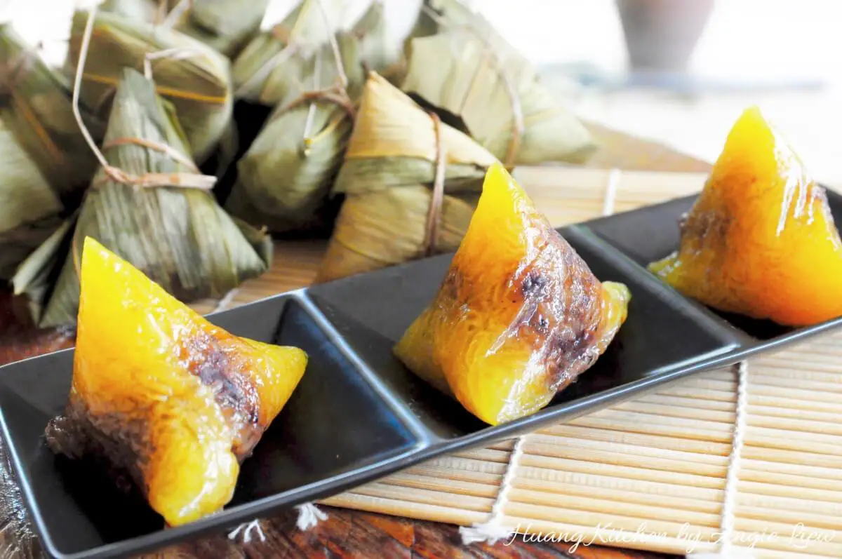 Red Bean Alkaline Water Dumplings Recipe / Kee Chang 红豆碱水粽 | Huang Kitchen