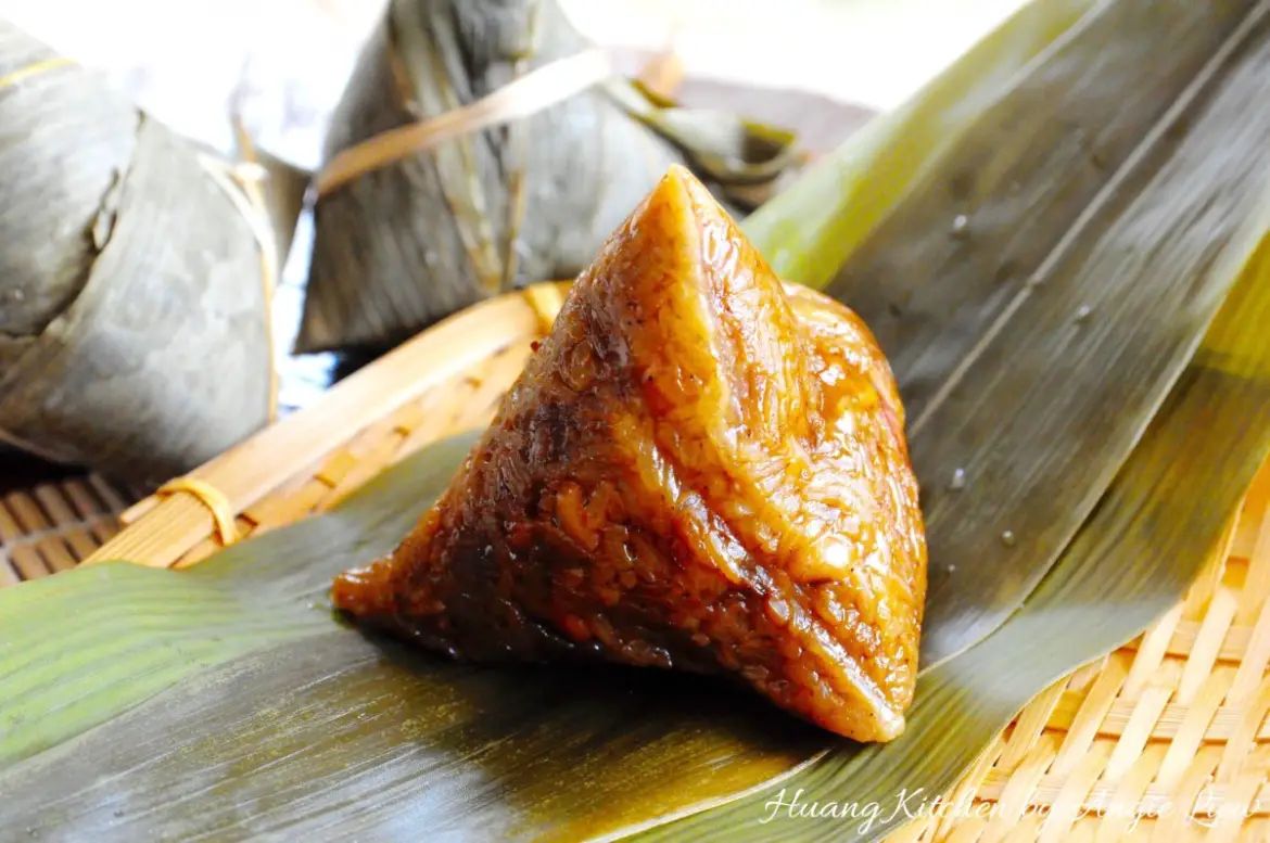 Chicken Sticky Rice Dumplings Recipe (Zongzi) 香菇鸡肉粽 | Huang Kitchen