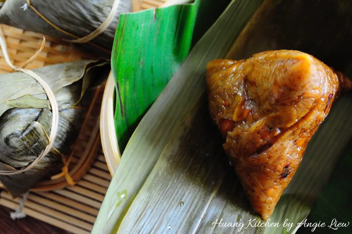 Chicken Sticky Rice Dumplings Recipe (Zongzi) 香菇鸡肉粽 | Huang Kitchen