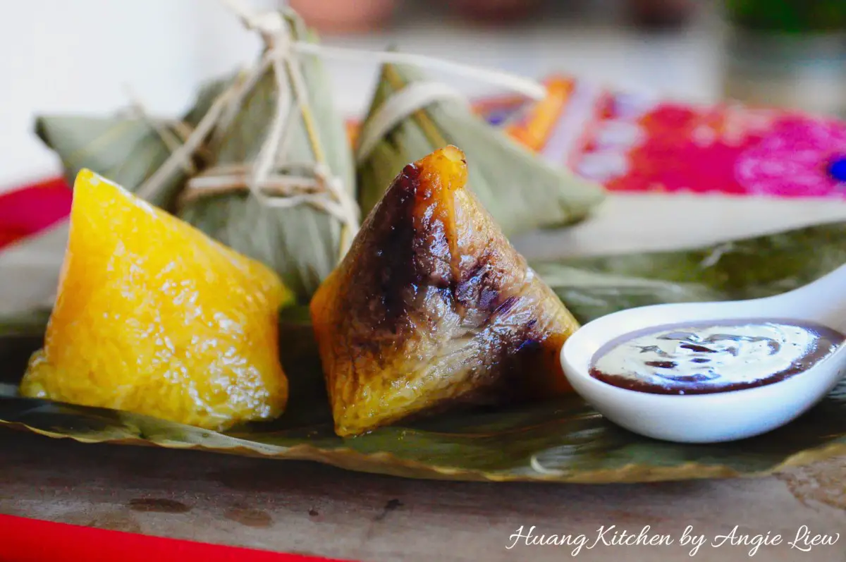 Red Bean Alkaline Water Dumplings Recipe / Kee Chang 红豆碱水粽 | Huang Kitchen