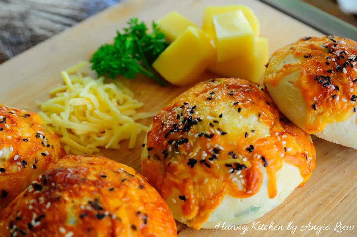 Cheese Surprise Scones Recipe (Scones with Cheese Filling) | Huang Kitchen