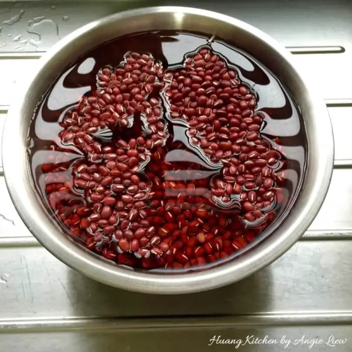 Red Bean Alkaline Water Dumplings Recipe / Kee Chang 红豆碱水粽 | Huang Kitchen