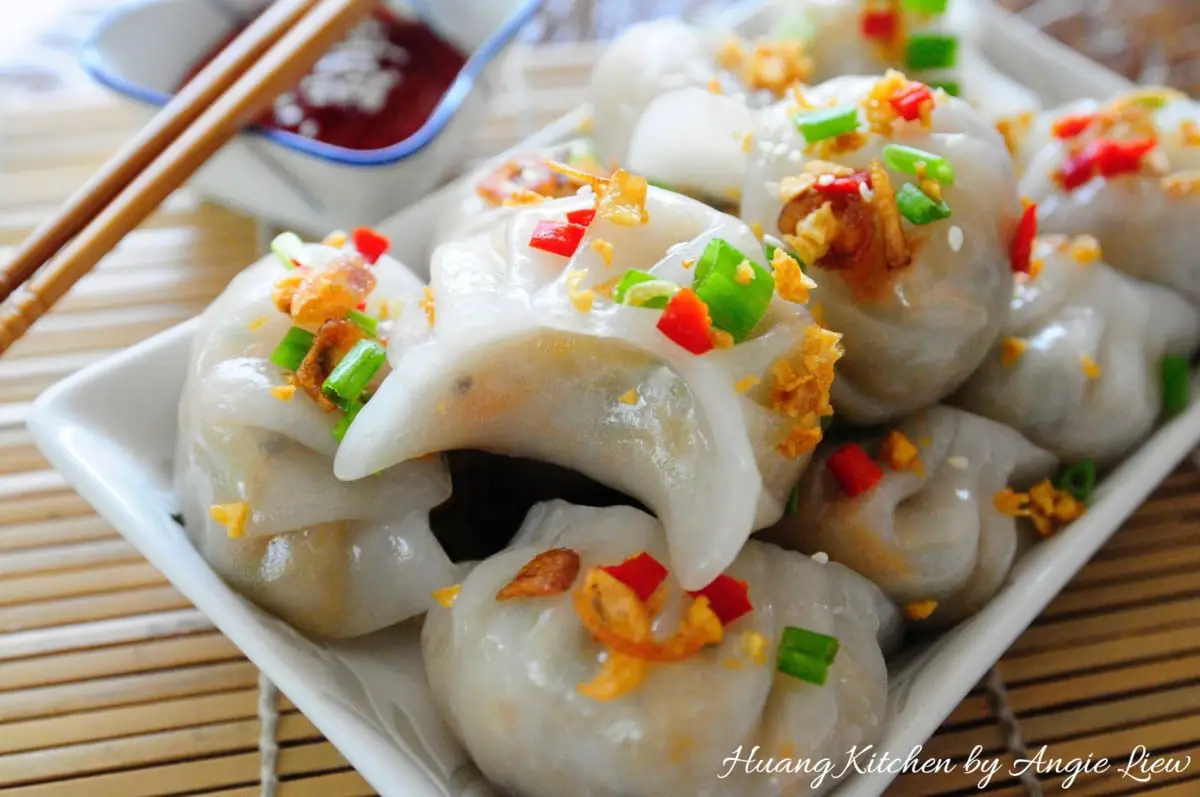 Chai Kuih Recipe 菜粿 (Steamed Vegetable Dumplings) | Huang Kitchen