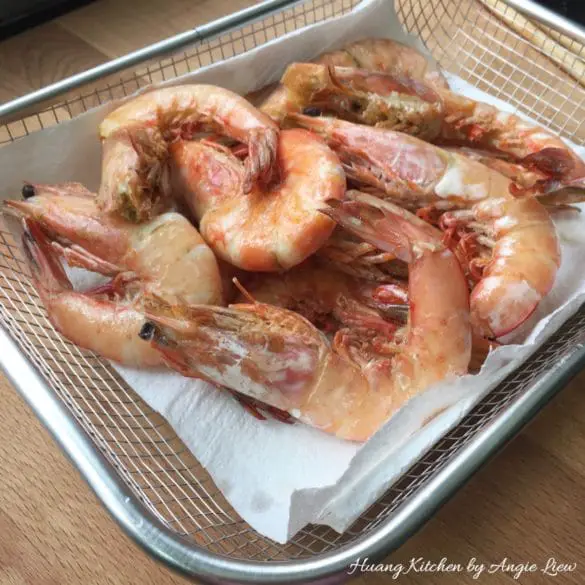 Dry Fried Prawns Recipe (Har Lok) 干煎虾碌 | Huang Kitchen