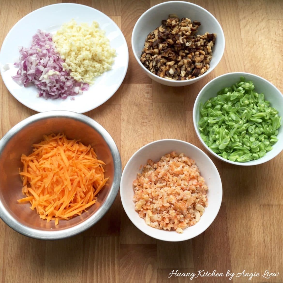 Chai Kuih Recipe 菜粿 (Steamed Vegetable Dumplings) | Huang Kitchen