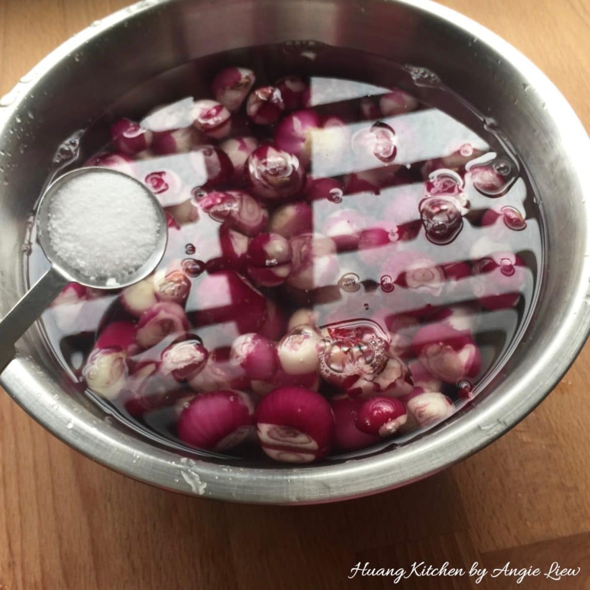 Crispy Fried Shallots Recipe (Shallot Oil) 炸葱酥 (葱头油) | Huang Kitchen