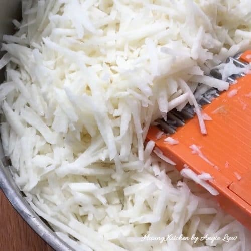 Chai Kuih Recipe 菜粿 (Steamed Vegetable Dumplings) | Huang Kitchen