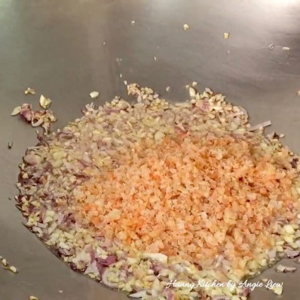 Chai Kuih Recipe 菜粿 (Steamed Vegetable Dumplings) | Huang Kitchen