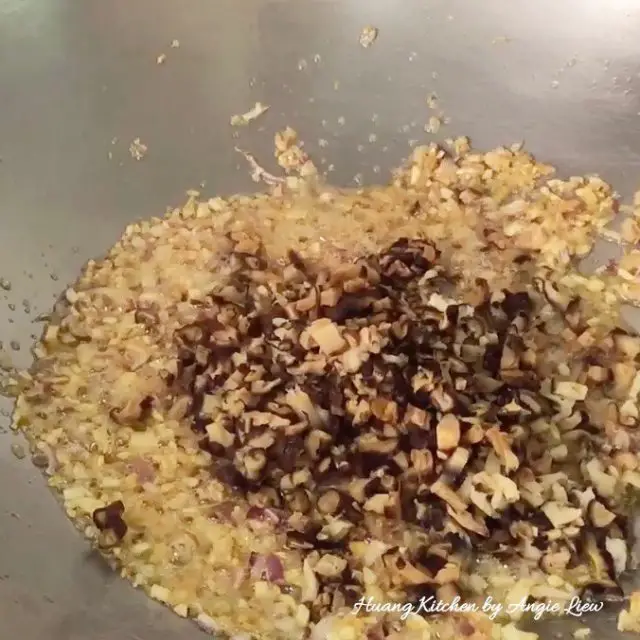 Chai Kuih Recipe 菜粿 (Steamed Vegetable Dumplings) | Huang Kitchen