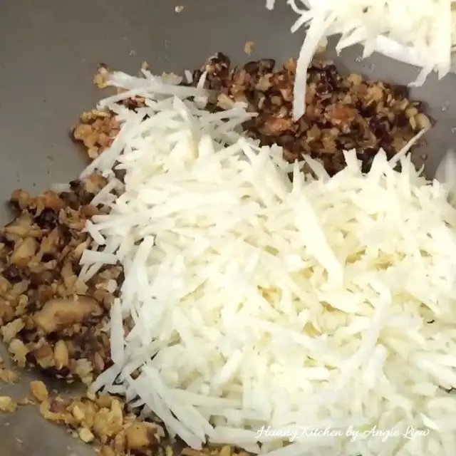 Chai Kuih Recipe 菜粿 (Steamed Vegetable Dumplings) | Huang Kitchen