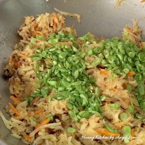 Chai Kuih Recipe 菜粿 (Steamed Vegetable Dumplings) | Huang Kitchen