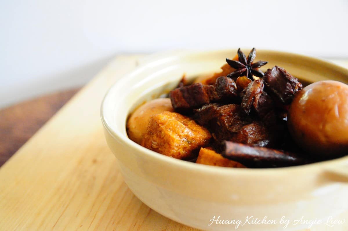 Teochew Braised Meat Recipe (Lou Bak / Tau Yew Bak) 潮州滷肉 | Huang Kitchen