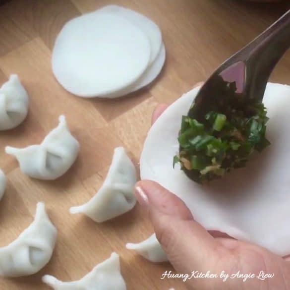 Ku Chai Kuih (Steamed Chive Dumplings) 蒸韭菜粿 | Huang Kitchen