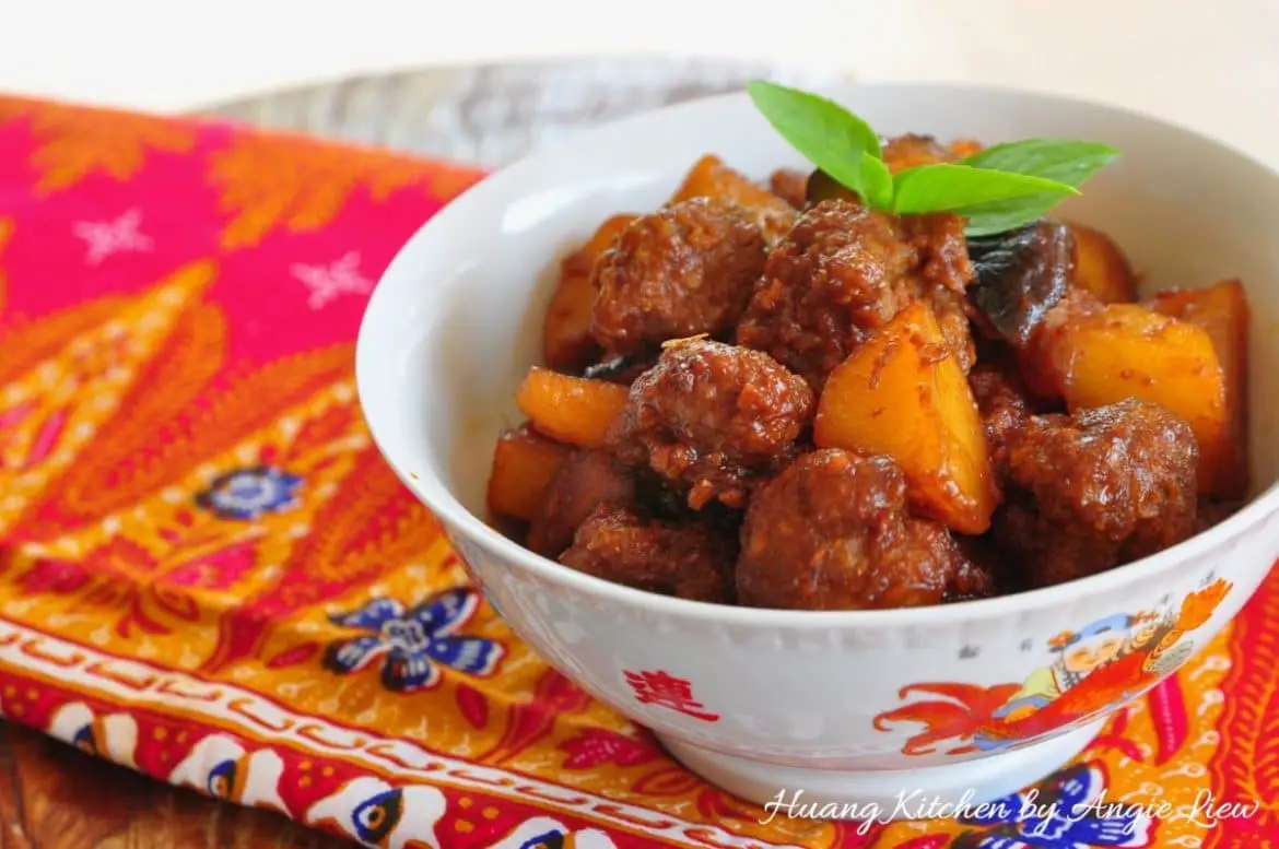 Vegetarian Chicken Pongteh Recipe 素娘惹焖豆酱鸡 | Huang Kitchen