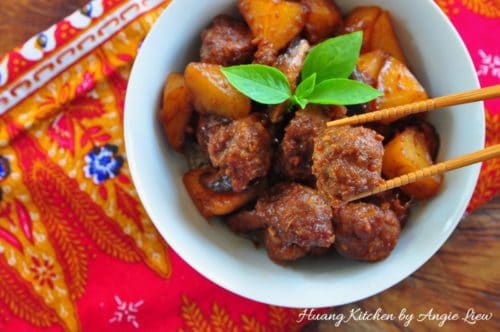 Vegetarian Chicken Pongteh Recipe 素娘惹焖豆酱鸡 | Huang Kitchen