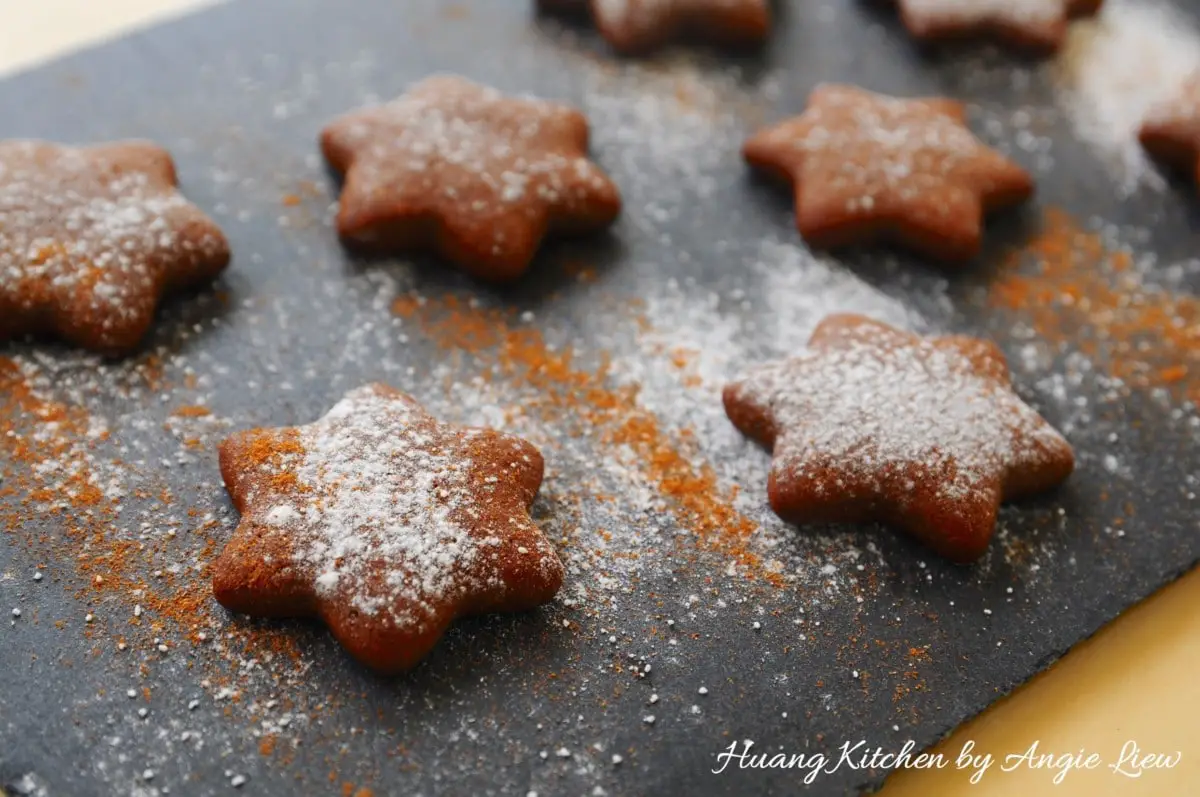 Gingerbread Cookies Recipe 姜饼曲奇 | Huang Kitchen