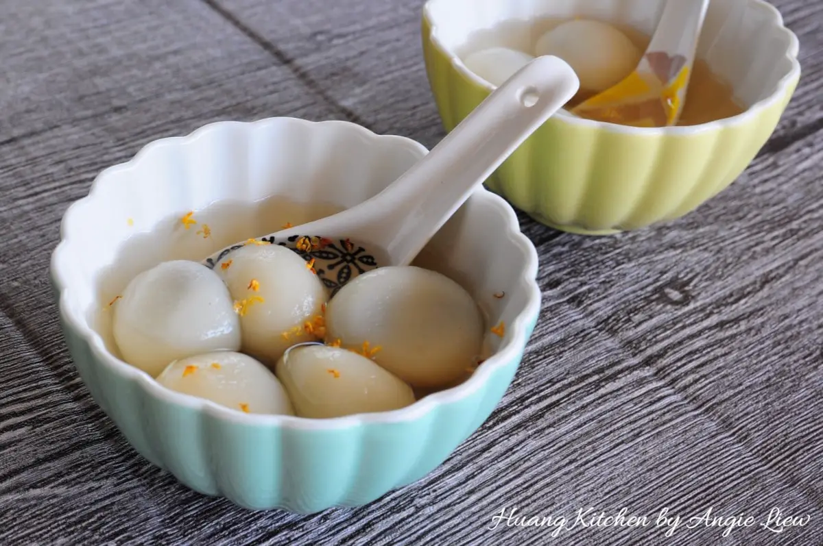 Black Sesame Glutinous Rice Balls, Tang Yuan 黑芝麻汤圆 Huang Kitchen