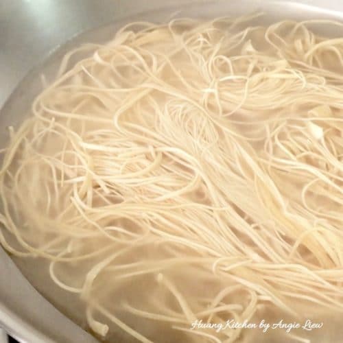 Stir Fry Teochew Noodles Recipe (Teochew Mee Tiao) 炒潮州面条 | Huang Kitchen