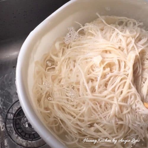 Stir Fry Teochew Noodles Recipe (Teochew Mee Tiao) 炒潮州面条 | Huang Kitchen