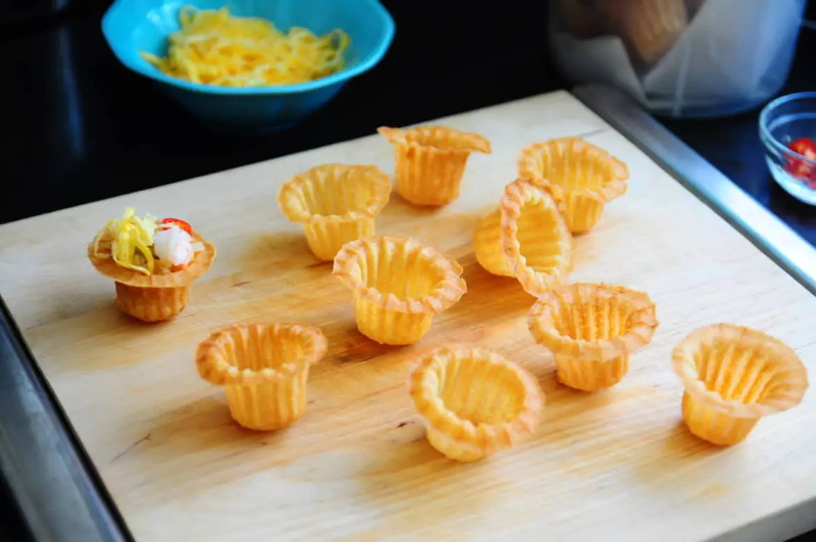 Kuih Pie Tee (Nyonya Top Hats) 娘惹小金杯 - Huang Kitchen