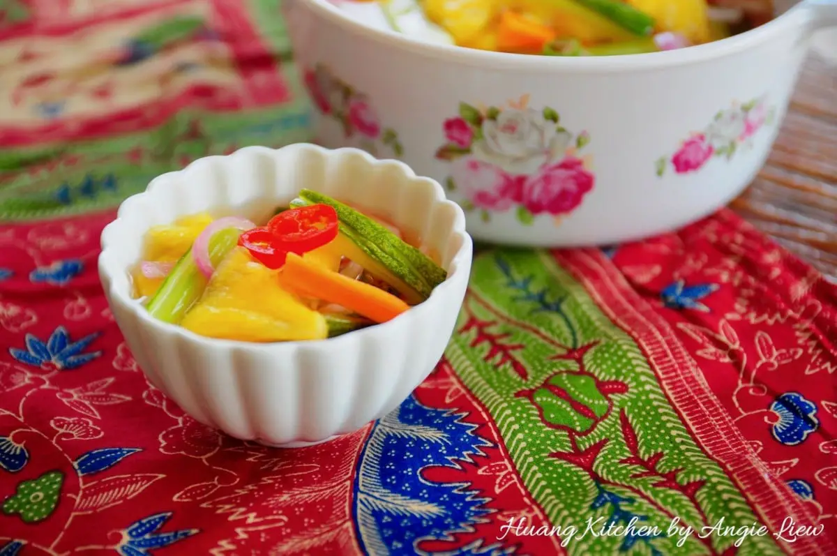 Cucumber and Pineapple Pickle Recipe 腌制黄瓜凤梨食谱 | Huang Kitchen