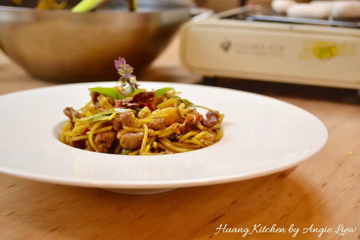 Salted Fish Pork Belly Pasta Recipe 咸鱼花腩煲意大利面 | Huang Kitchen