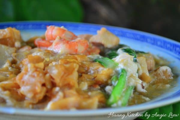 Wat Tan Hor (Flat Rice Noodles in Egg Gravy) 滑蛋河 | Huang Kitchen