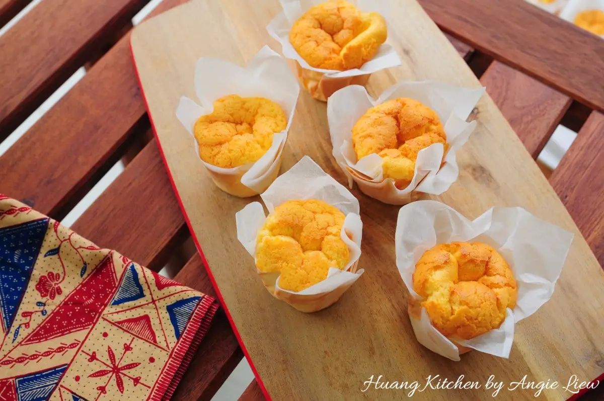 Paper Wrapped Chinese Sponge Cake Recipe 纸包蛋糕食谱 | Huang Kitchen