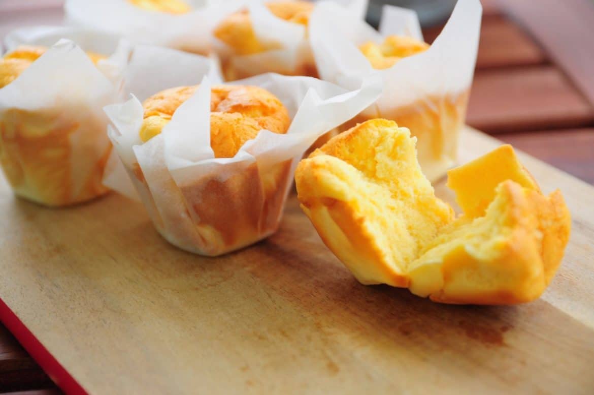 Paper Wrapped Chinese Sponge Cake Recipe 纸包蛋糕食谱 | Huang Kitchen