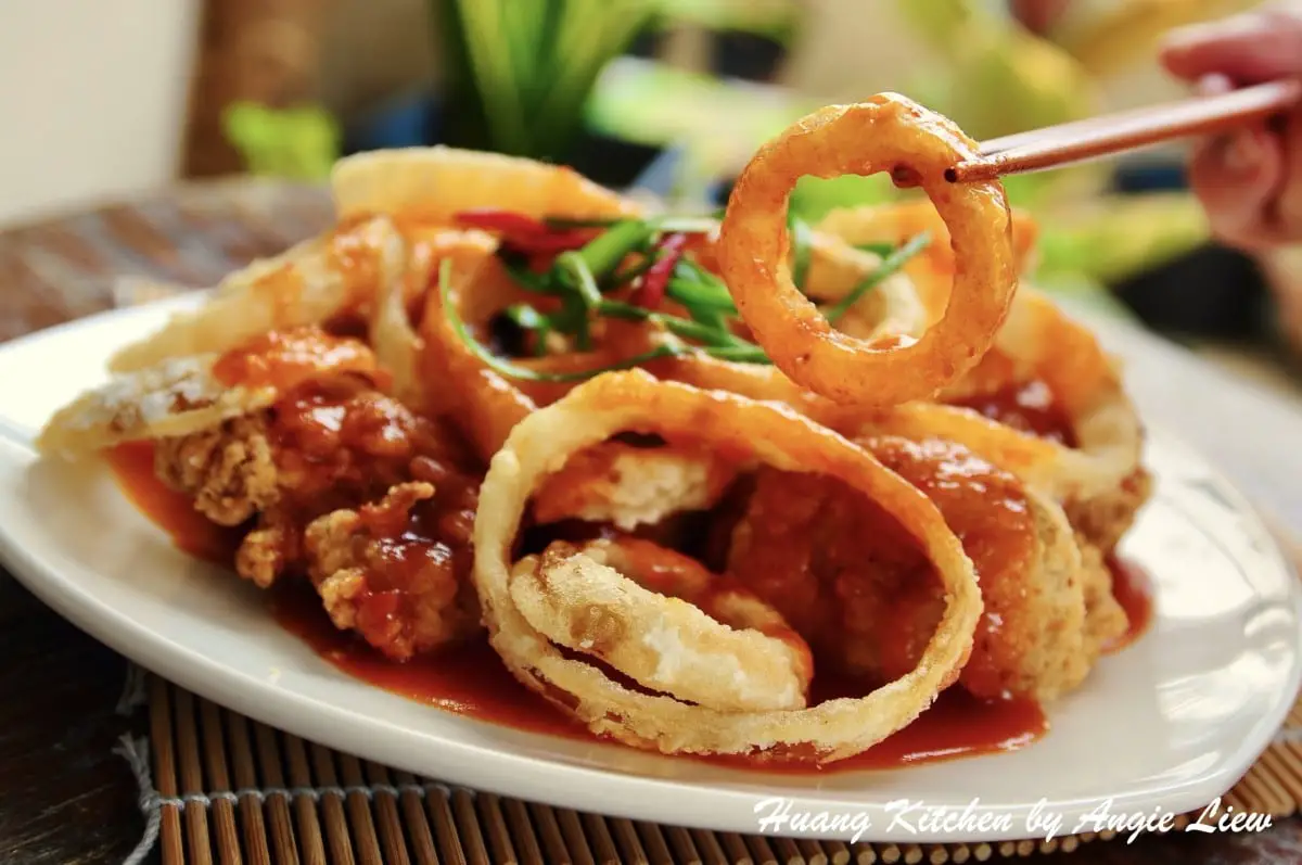 Deep Fried Onion Ring Chicken 炸洋葱鸡 - Huang Kitchen
