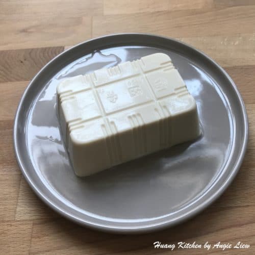 Steamed Bean Curd with Shallot Oil Recipe 蒸葱油豆腐 - Huang Kitchen