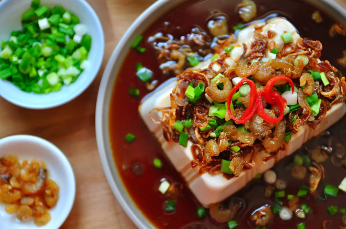 Steamed Bean Curd with Shallot Oil Recipe 蒸葱油豆腐 - Huang Kitchen