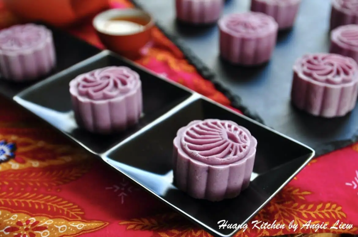 Purple Sweet Potato Mooncakes Recipe 紫薯月饼食谱 | Huang Kitchen