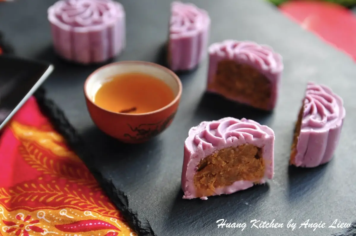 Purple Sweet Potato Mooncakes Recipe 紫薯月饼食谱 | Huang Kitchen