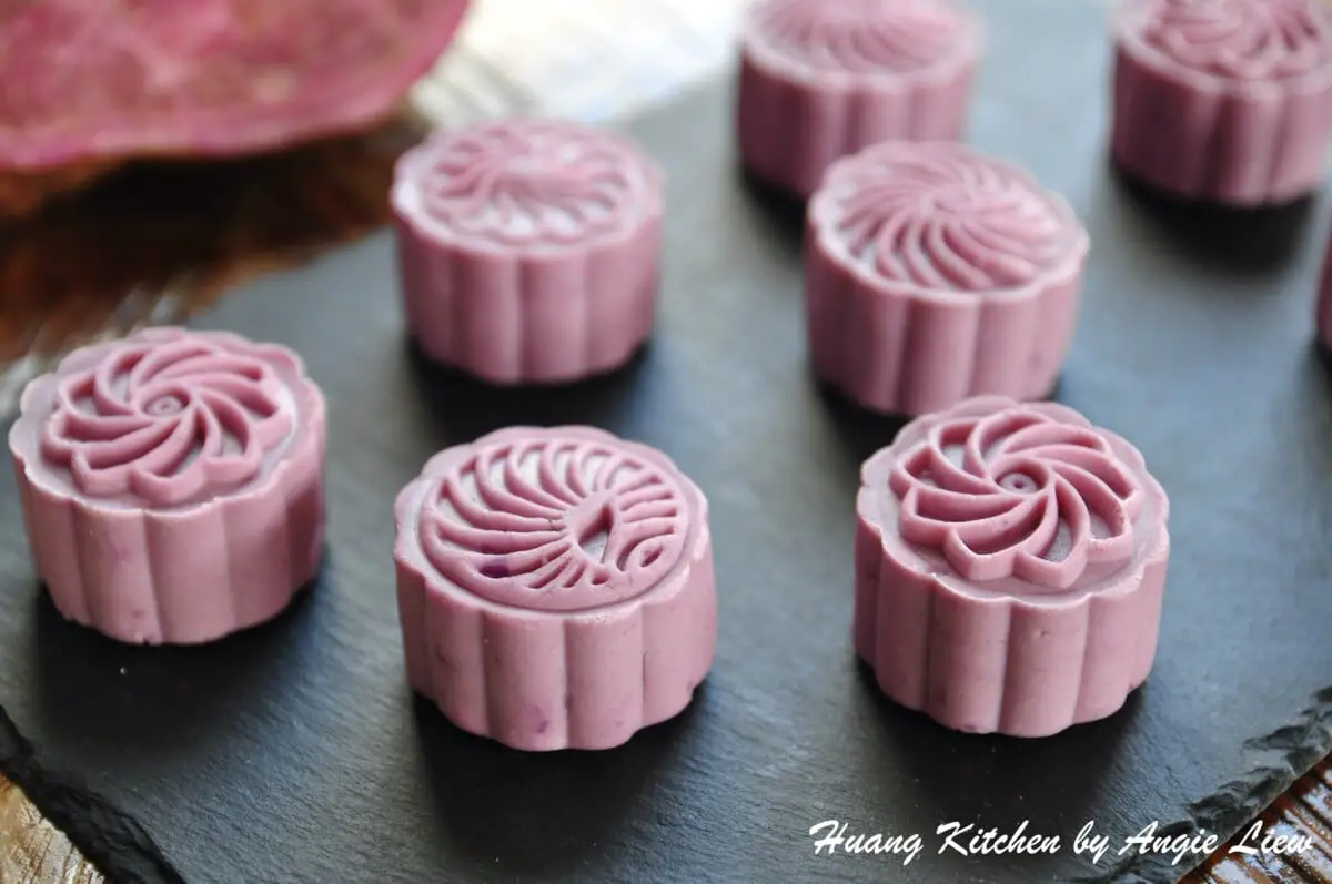 Purple Sweet Potato Mooncakes Recipe 紫薯月饼食谱 | Huang Kitchen